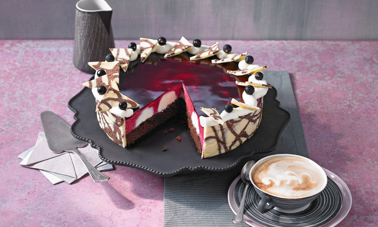 Cassis-Mousse-Torte Rezept | Dr. Oetker
