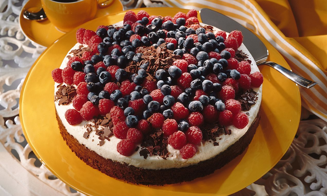 Schokoladen-Beerentorte Rezept | Dr. Oetker